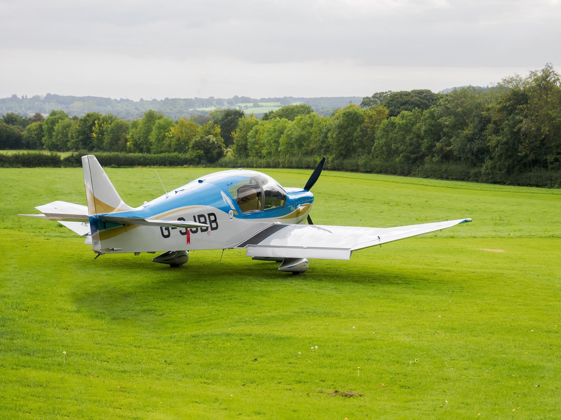 Images of Robin aircraft